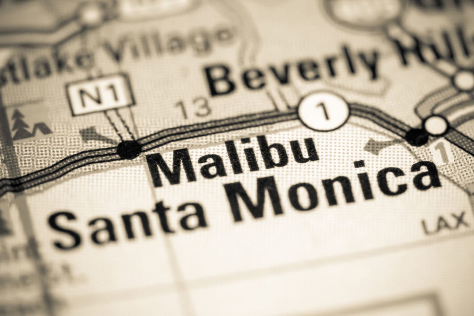 Jami Gertz Net Worth: How Did She Become a Billionaire?